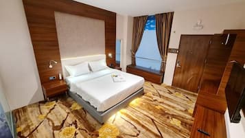 Quarto casal ou duplo executivo | Cofres nos quartos, Wi-Fi de cortesia