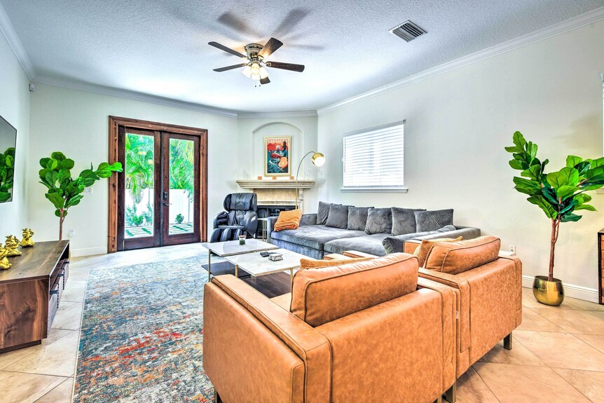 Sunny Sarasota Abode W/ Yard ~ 1 Mi To Dtwn! - Sarasota, FL