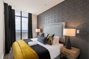 Apartamento clássico | Roupas de cama premium, espaço de trabalho para notebook