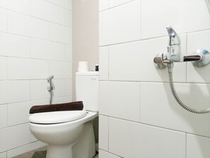 Um polibã, artigos de higiene pessoal grátis, toalhas fornecidas 