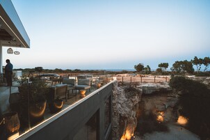 Serviço de café da manhã, almoço, jantar; vistas para o mar
