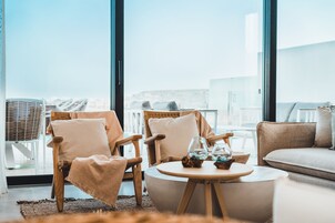 FRONT VIEW VILLA IRA-5 | Área de estar | Smart TV 45 polegadas com canais a cabo