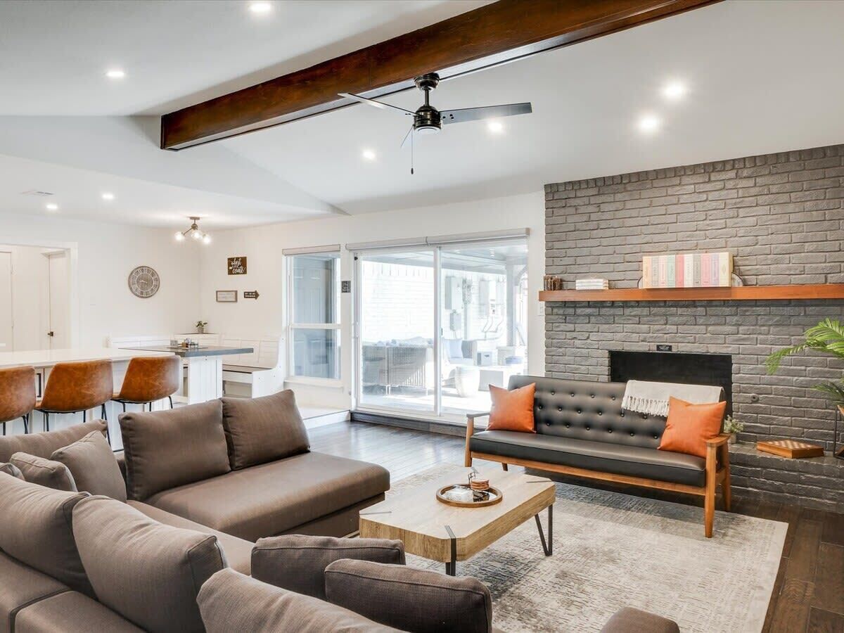 Modern Luxury Home, Pool Oasis & Backyard Retreat - Plano, TX