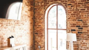Loft design | Área de estar | Smart TV 45 polegadas com canais a cabo, Netflix, serviços de streaming