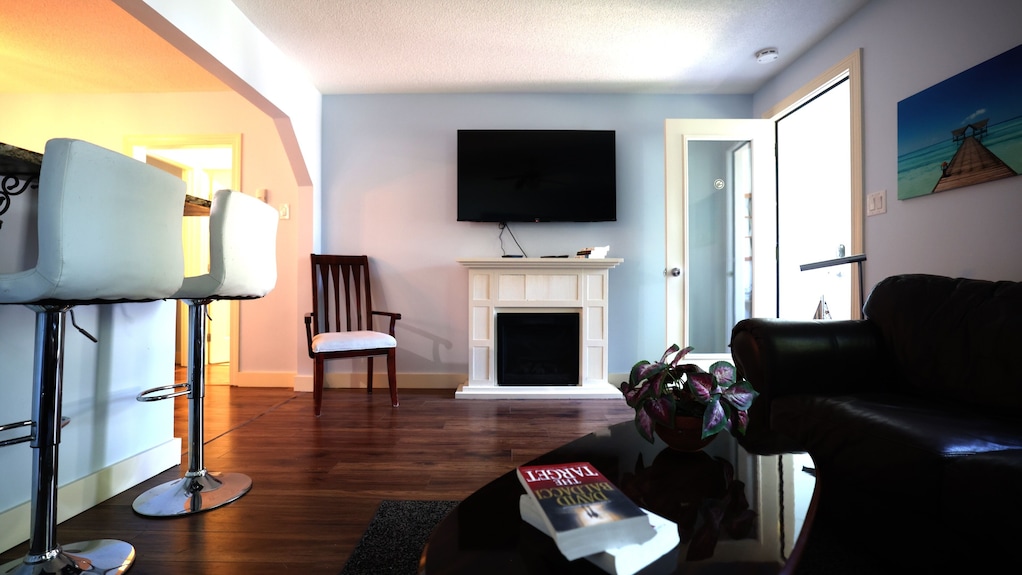 Cute And Cozy Cabin A Minute Walk From The Lake. - Alberta