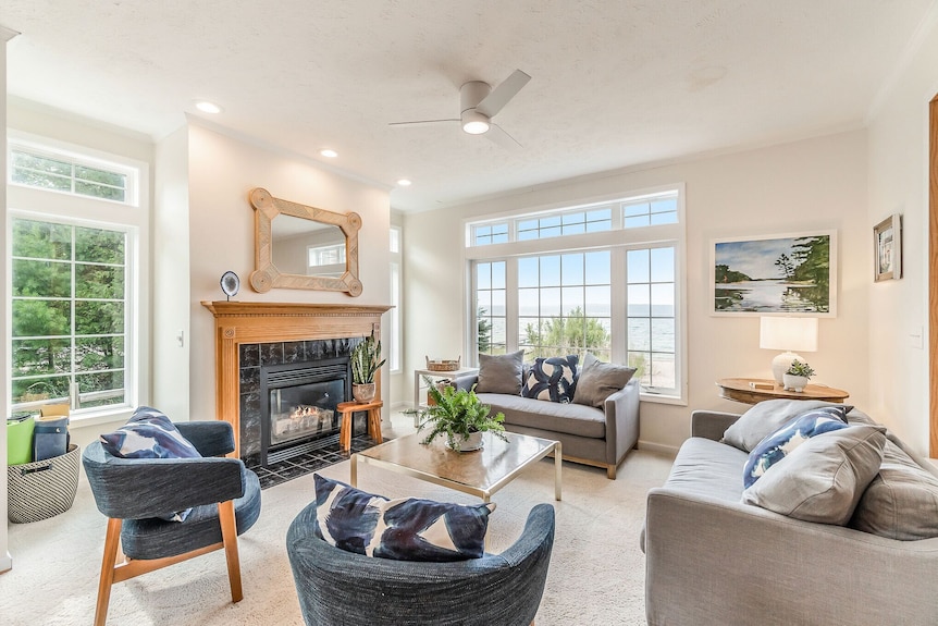 Contemporary Crystal Lake Beachfront Cottage - Door County, WI