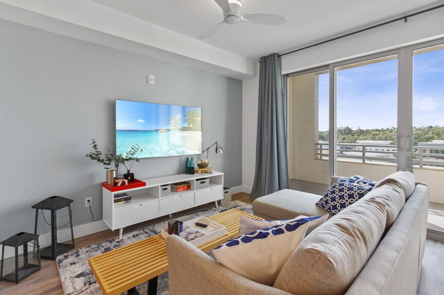 Summer Special! 1/1.5 Penthouse At The Strand Water View - 새러소타