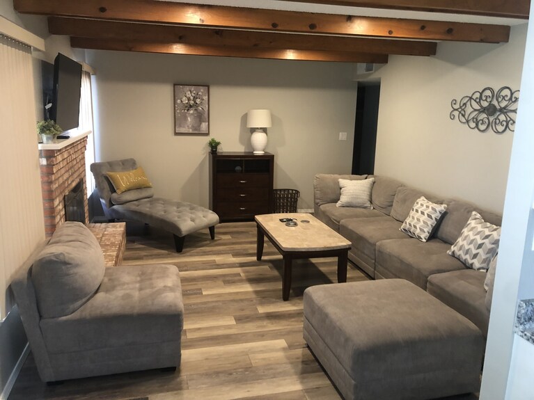 Beautiful Newly Remodeled 3 Bed 2 Bath Foothills Home. No Cleaning Fees. - Albuquerque