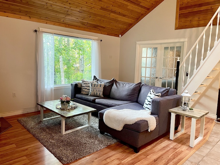 Lake View Cottage W/dock On Lake Isle Ab -Kayak & Canoe, Fireplace, 45min To Edm - アルバータ