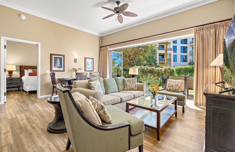 Maui Resort Rentals: Honua Kai 8 Total Bedrooms, Groundfloor Residences, Over 4600 Combined Sq. Ft., Large Lawn Areas, Steps To Pools/beach/b.b.q.s! - Maui