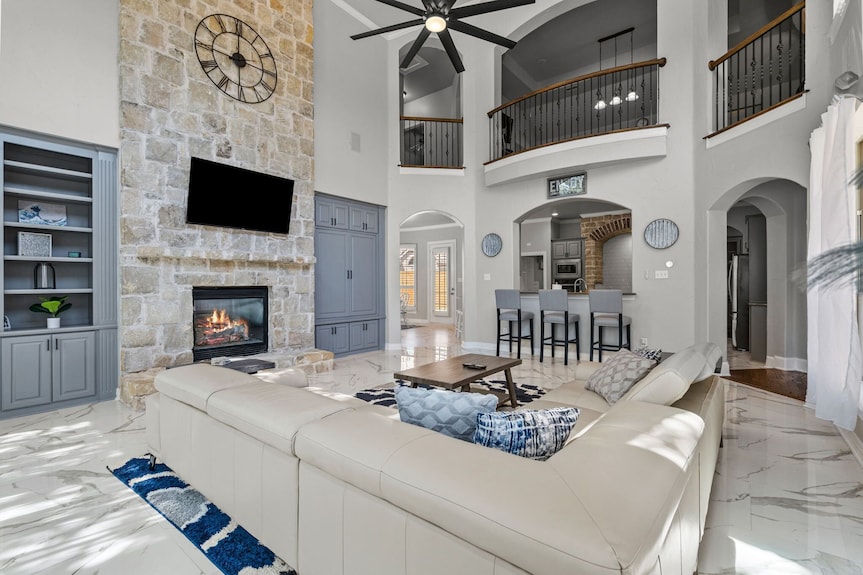 Luxurious 5 Br W\/ Resort Style Pool & Theater Room In Murphy -