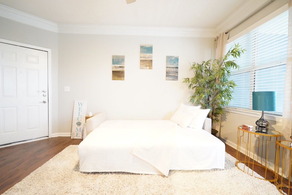 Sophisticated Comfort/ Hotel Inspired 1bd 1ba - Lake Norman, NC