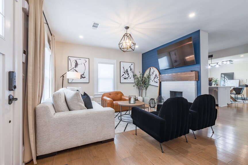 Chic 4br/3ba House 10min To Mercedesbenz Private Deck + Bbq - Atlanta, GA