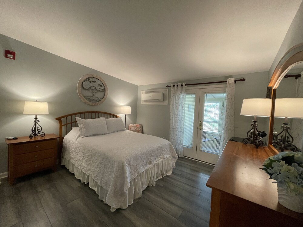 The Inn At Dirickson Creek - Room Three - Fenwick Island, DE