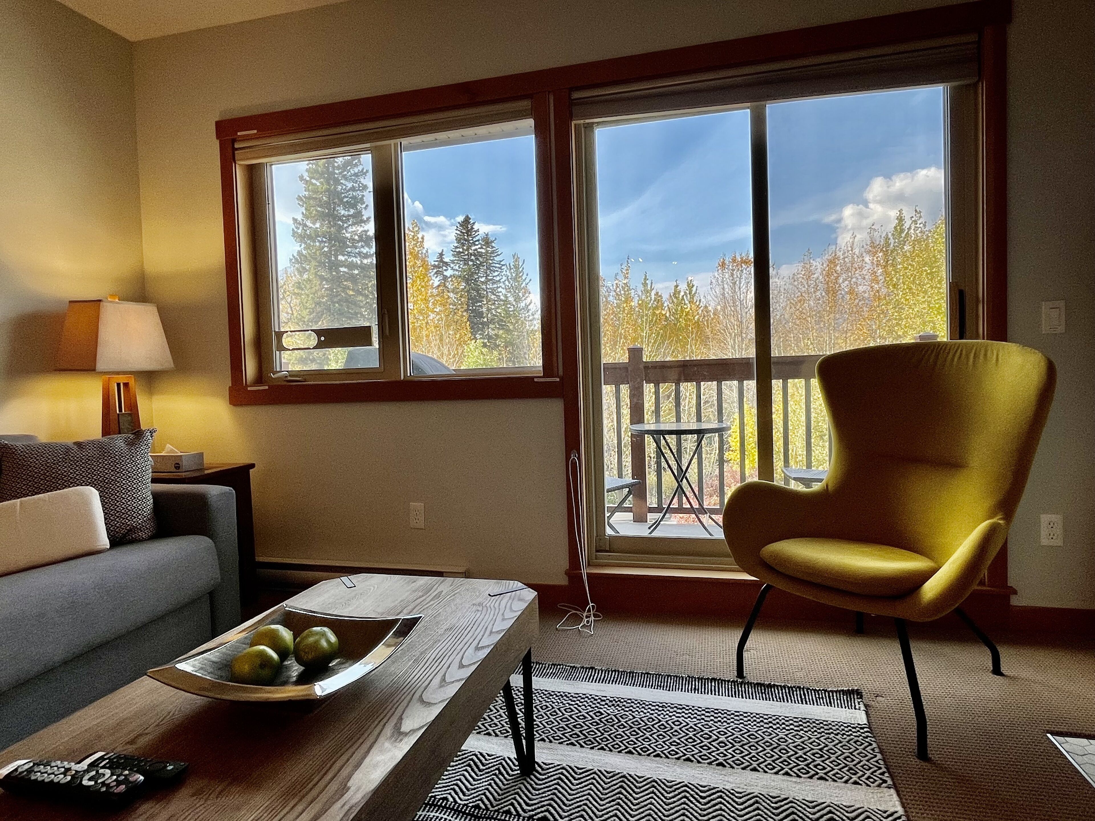 Vista Splash- Hot Tub, Pool, Free Parking, View, 2br, Sleeps 6 -L202 - キャンモア