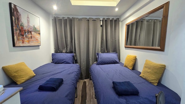 Lopez Home Crawley - Crawley