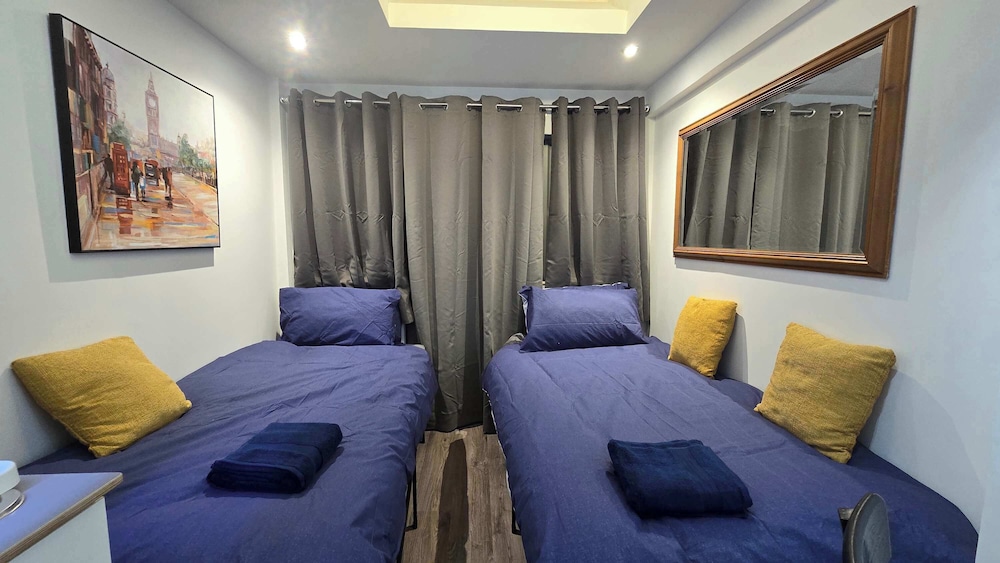 Lopez Home Crawley - Crawley