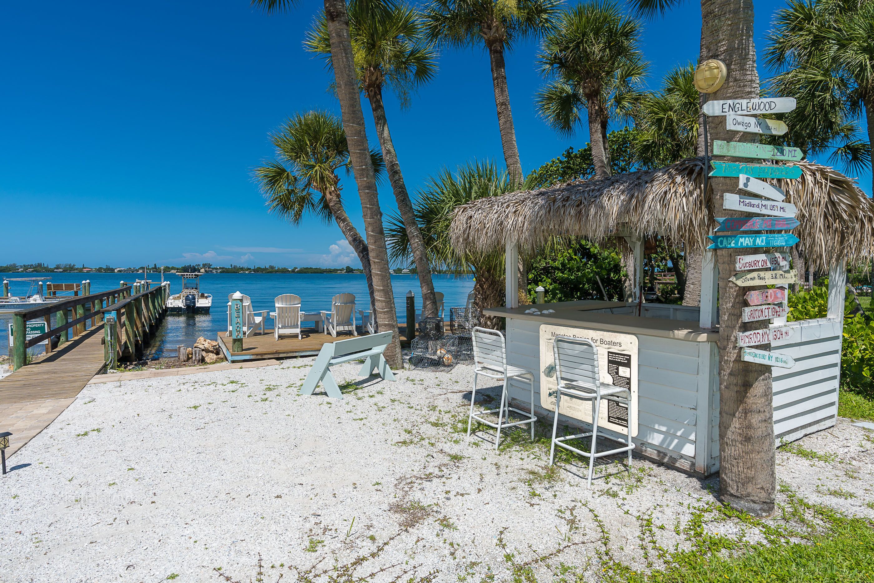 MINUTES from MANASOTA KEY beaches! Quaint & Charming! Bird Watching!Pet ...