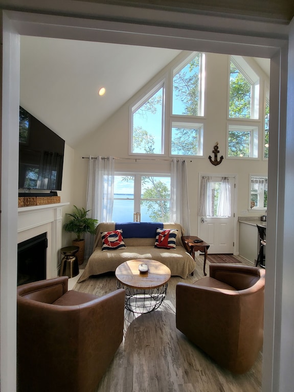 New Build-lake Champlain Waterfront: Year-round, Kayaks, Firepit, Sunsets, W/d - Vermont