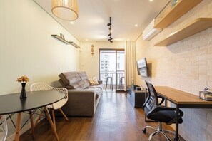 Quarto Duplo Design | Sala | Televisor de ecrã plano de 32 polegadas com canais por cabo, televisor 