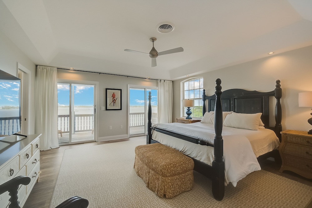 Breathtaking 250' Bayfront Home W/ Private Pool - Englewood, FL