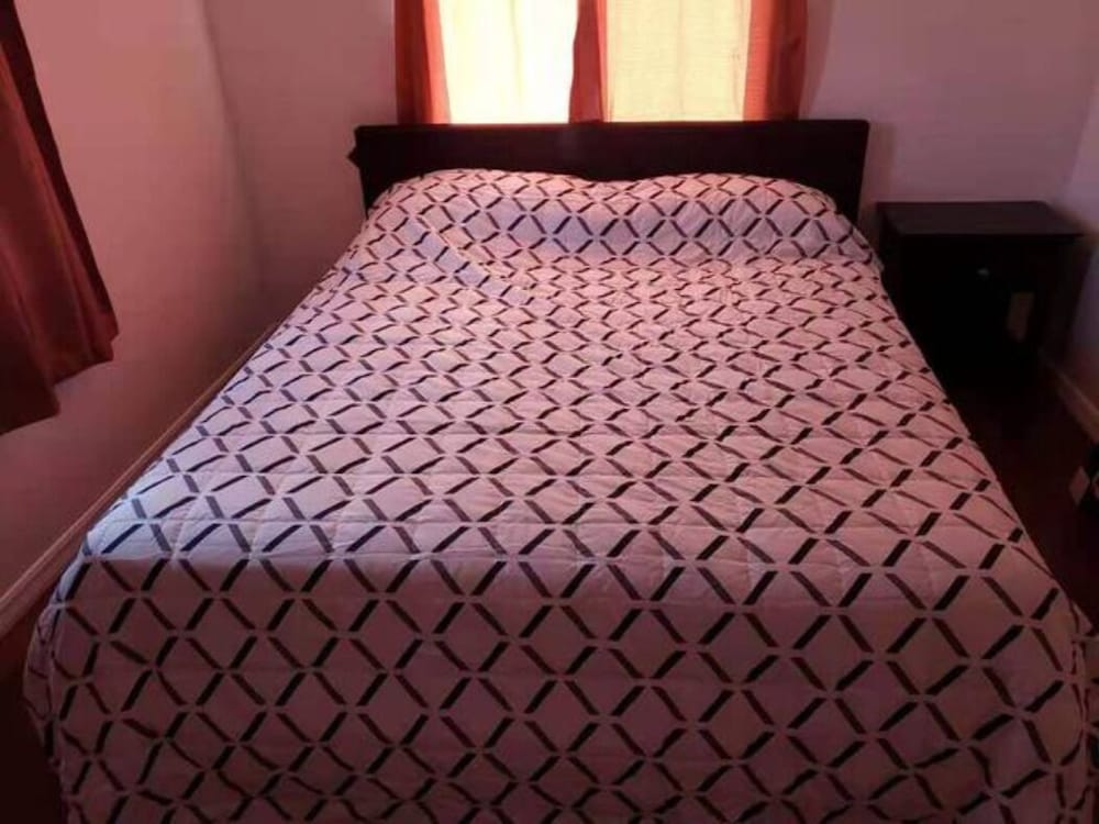 2 Bdrm Inc Full Kitchen/bath/laundry/living Room - Palmdale, CA