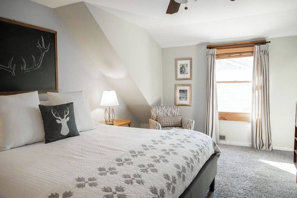 Hot Tub:: King Comfy Beds :: Convenient Location To Downtown, Campus, West Knox - Knoxville, TN