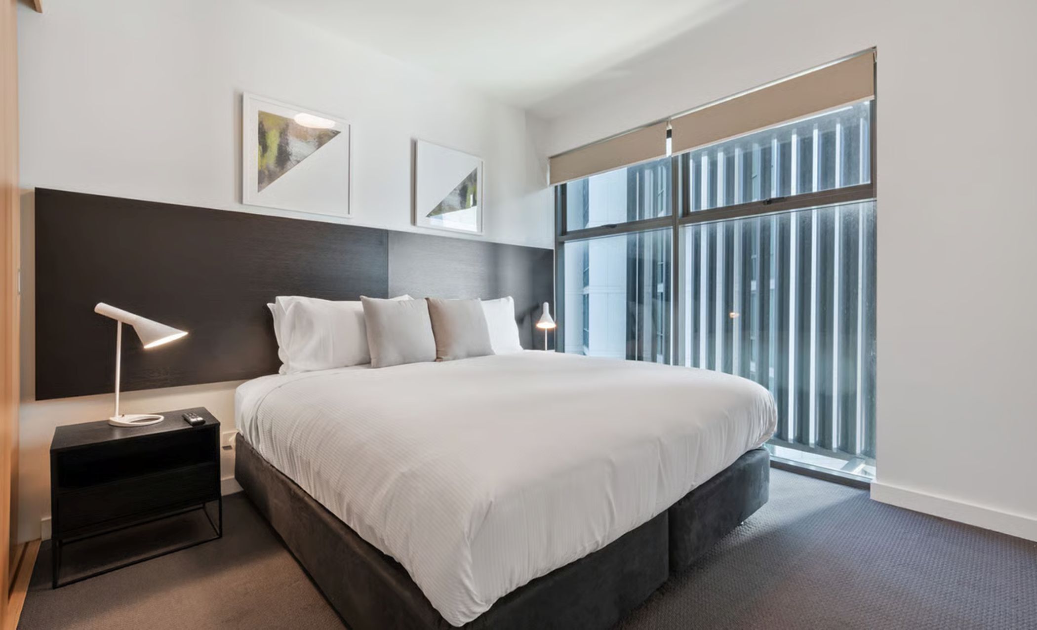 Apartamento, 1 quarto, Vista para a cidade | 2 quartos, secretária, secretária adequada para computadores portáteis 