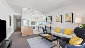 Apartamento | Sala de estar | Smart TV de 65 polegadas com canais digitais, televisor