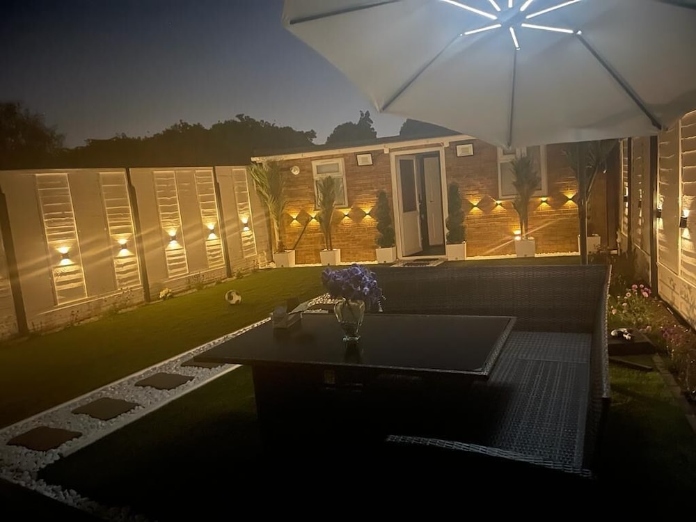 North Avenue Guest House Ltd, Heathrow Airport-free Parking - Hertfordshire