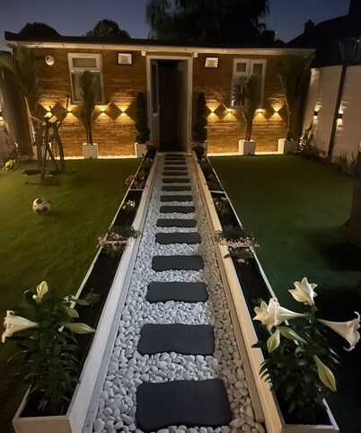 Heathrow Airport Stay, North Avenue-Free Parking  