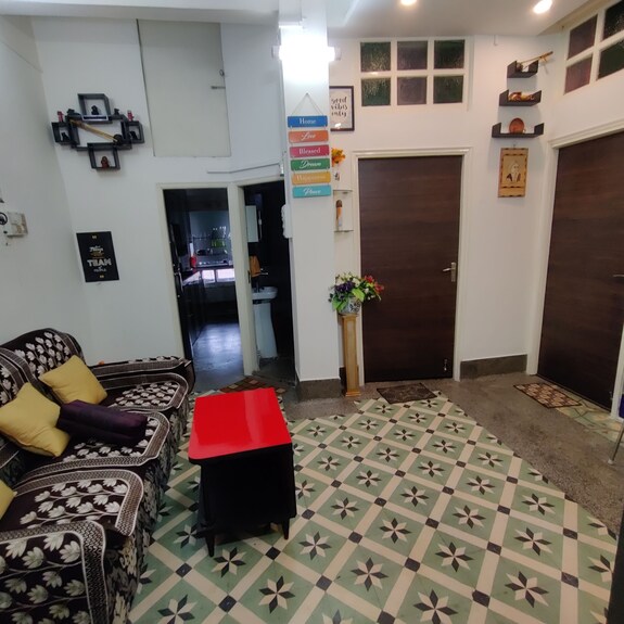 Cozy Homestay In The Heart Of Park Street Of Kolkata - Sealdah Railway Station