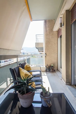 Apartamento, 2 quartos, varanda | Varanda