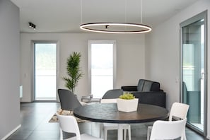 Apartamento, 2 quartos, acessível, para fumantes | Sala de jantar