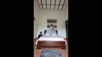 Dormitório compartilhado, 1 quarto, sacada, vista para o jardim | 1 quarto
