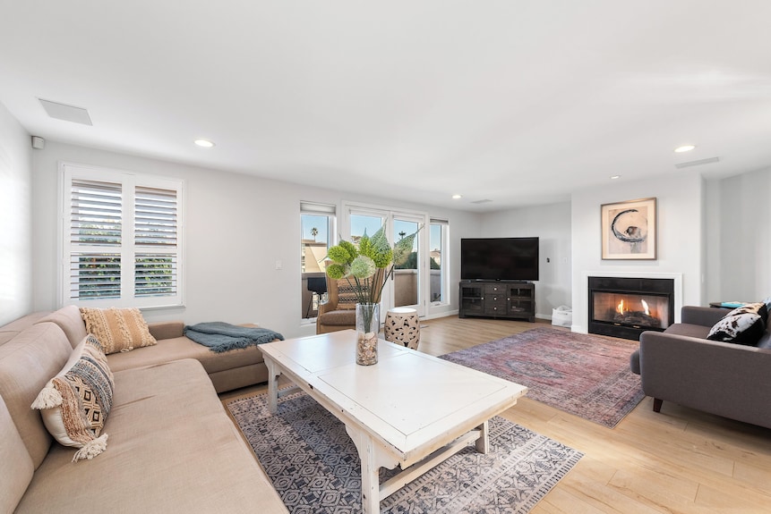 Luxury Beach Mansion - Roof Deck- Steps To Sand - Oxnard