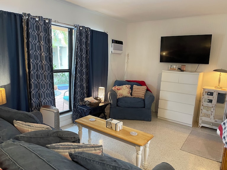 1/2 Block From The Beach/fully Furnished - Outdoor Fitness Center/free Wifi - Pompano Beach, FL