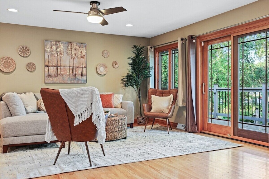 Lake Monona Waterfront + Hot Tub + Game Room - Madison