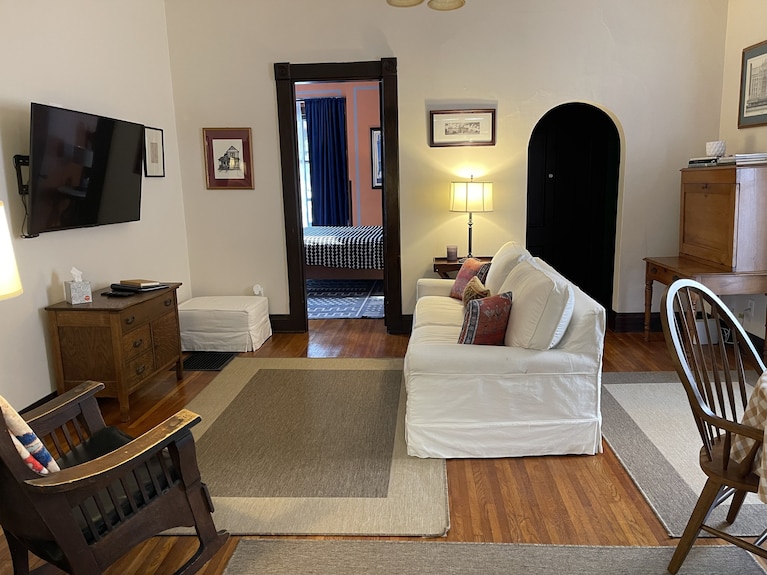 Updated Historic Home, In The Heart Of Greenfield. Walking Distance To Downtown! - Greenfield, IN