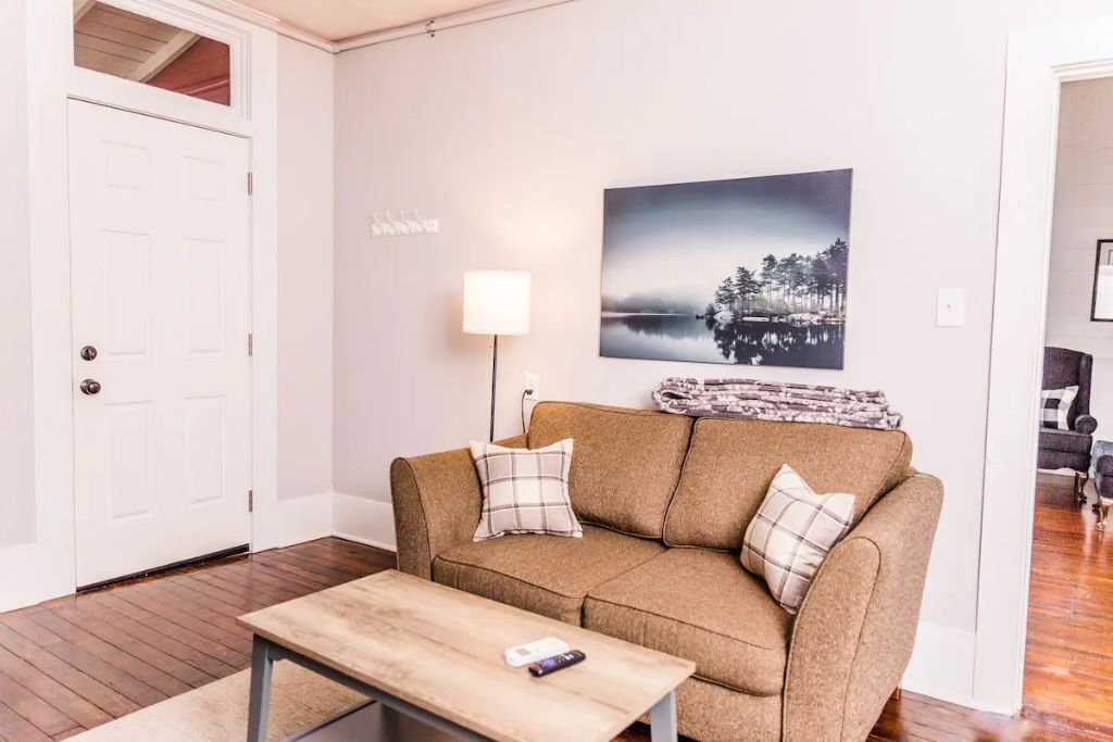 Delightful 1br Suite At Historic Ruby Red - Hot Springs, AR