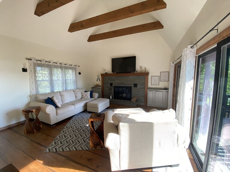 Modern Open Concept House W/lake George Views, Private Beach- 5 Mins To Village - Lake George, NY