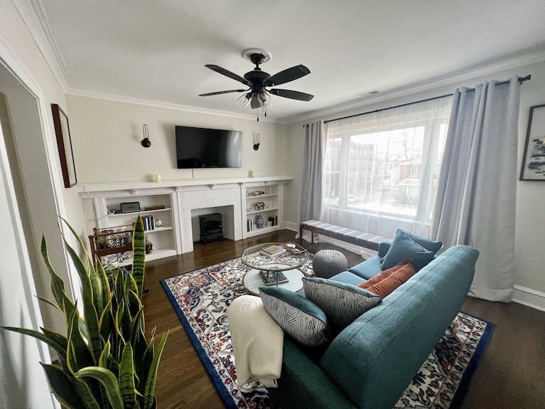 A Luxury Vintage Condo Close To Lakefront And Minutes From Downtown! - Englewood - Chicago