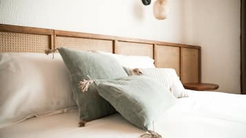 Quarto luxo, 1 cama Queen | Roupas de cama premium, frigobar, cofres nos quartos