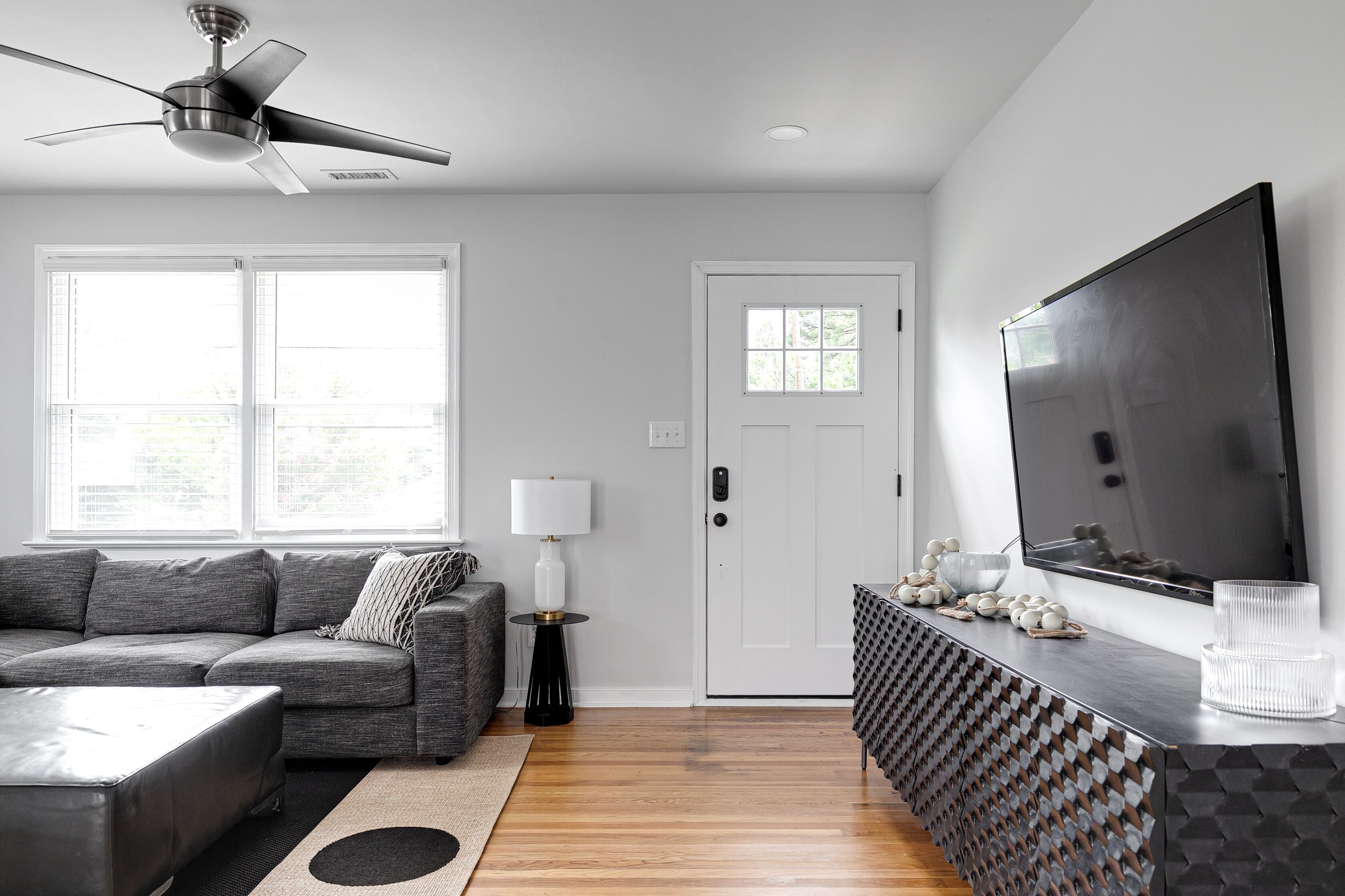 Stylish 4 Bedroom House With Outdoor Dining And Fenced Backyard. - Richmond, VA