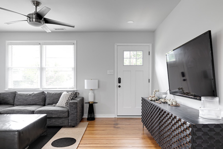 Stylish 4 Bedroom House With Outdoor Dining And Fenced Backyard. - Richmond, VA