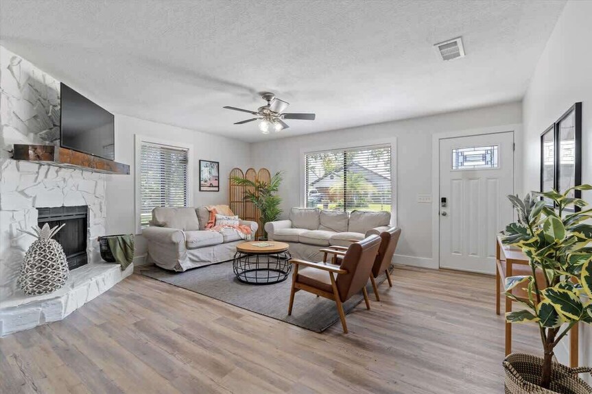 The Palm Shack: The Perfect Coastal Getaway - Jacksonville Beach, FL
