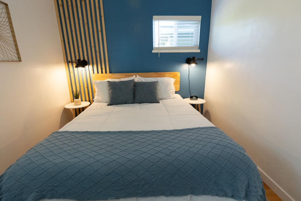 Modern Bliss: Chic Retreat W/ Stylish Amenities, Ideal For Vacation & Family Fun - Roseburg, OR