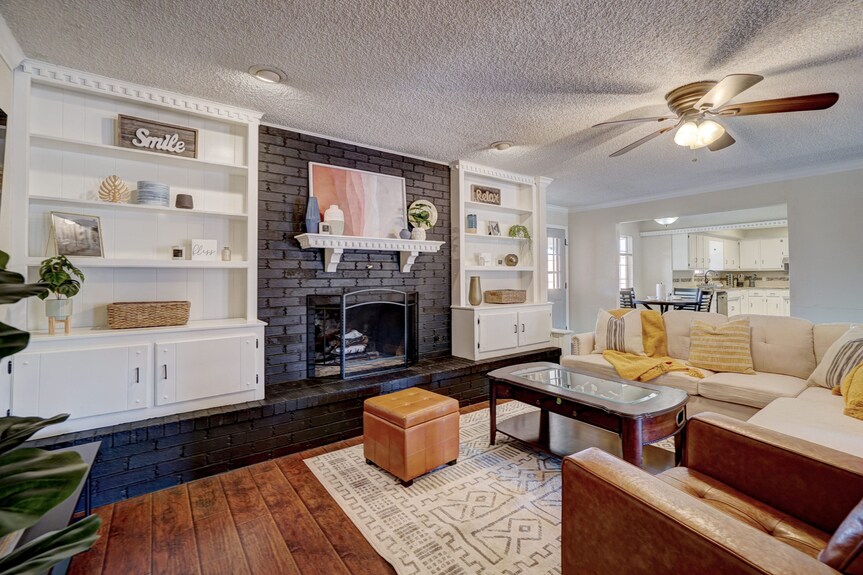 Lake Hefner / Spacious King Bed / Foosball & Games - Oklahoma City