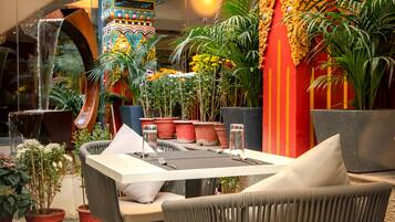 Pequenos-almoços, almoços e jantares servidos