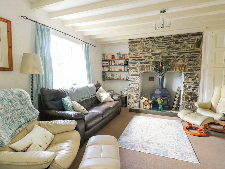 The Old Post Office, Pet Friendly, With Open Fire In Old Colwyn - Rhos on Sea